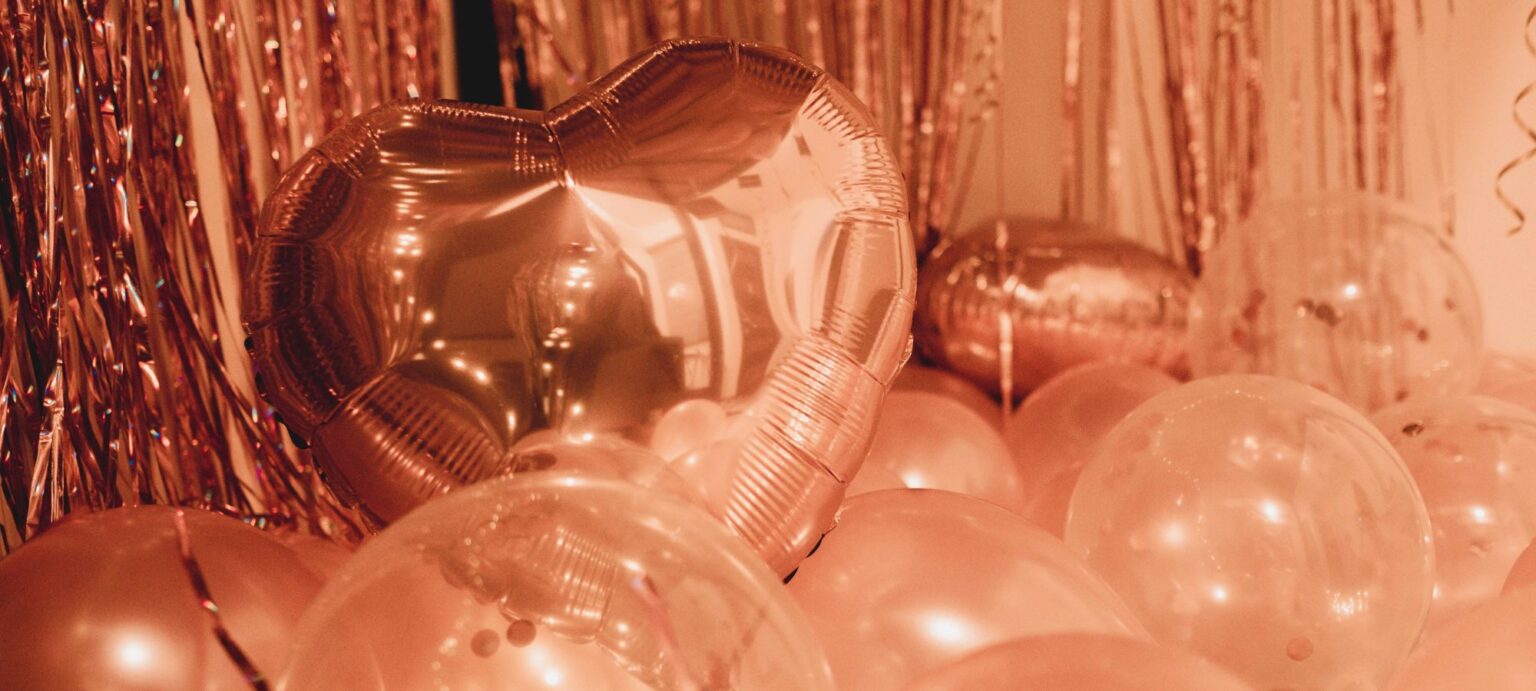 How to Throw a Valentine’s Day Party | thortful