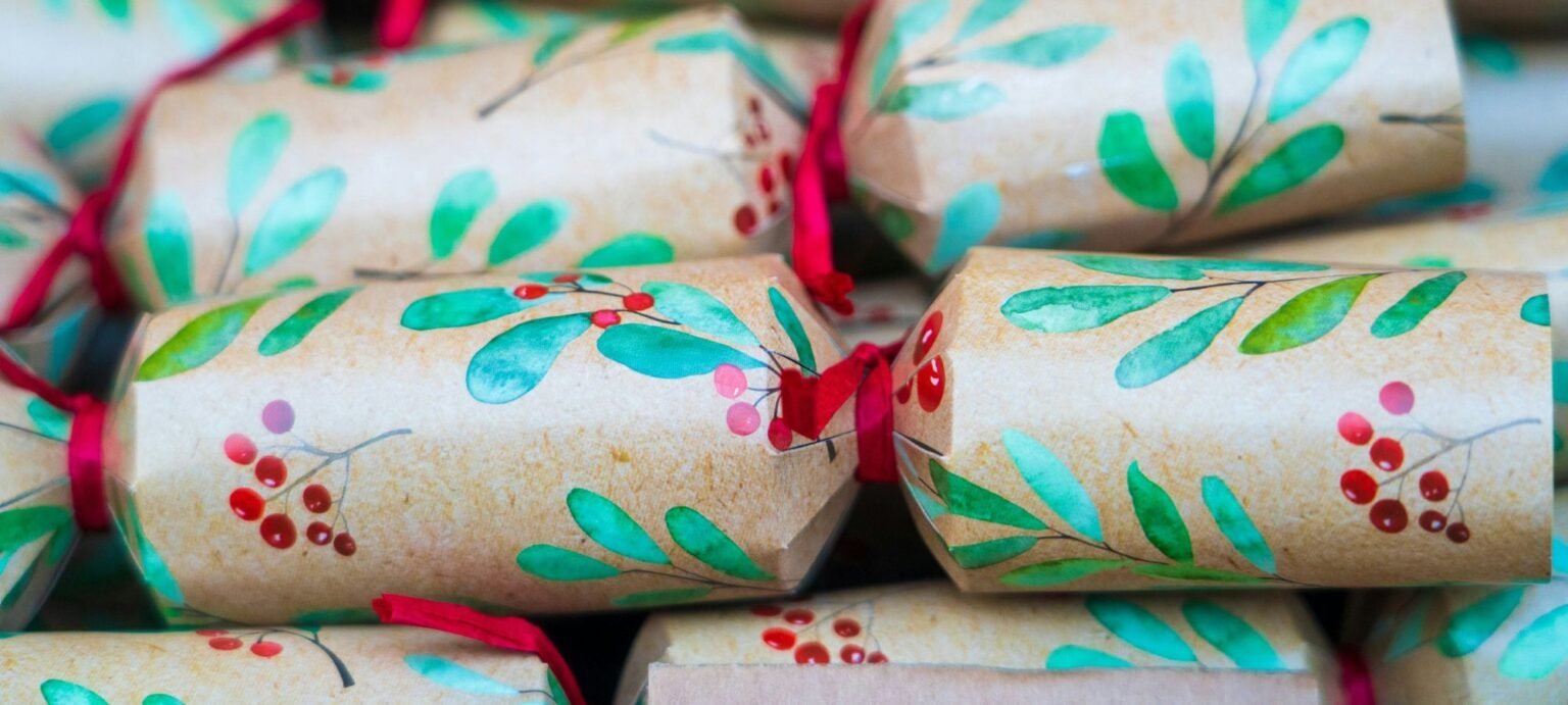How to Make Your Own Christmas Cracker | thortful